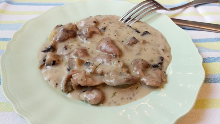 Ciulama cu ciuperci și măruntaie de pui – Garda Culinară