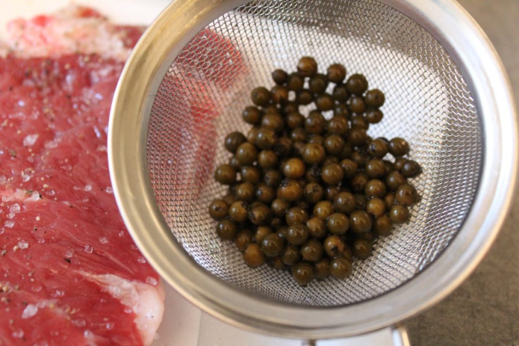 Antricot de vită cu sos de piper verde – Garda Culinară