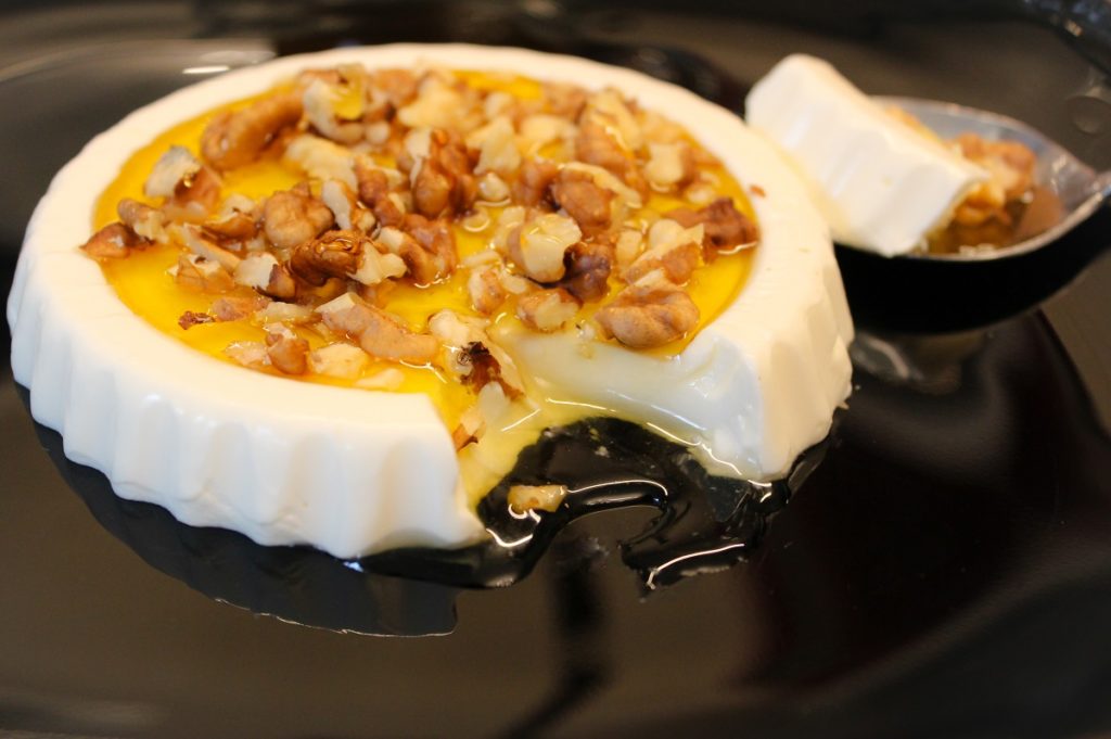 Iaurt cu miere și nuci – desert grecesc – Garda Culinară